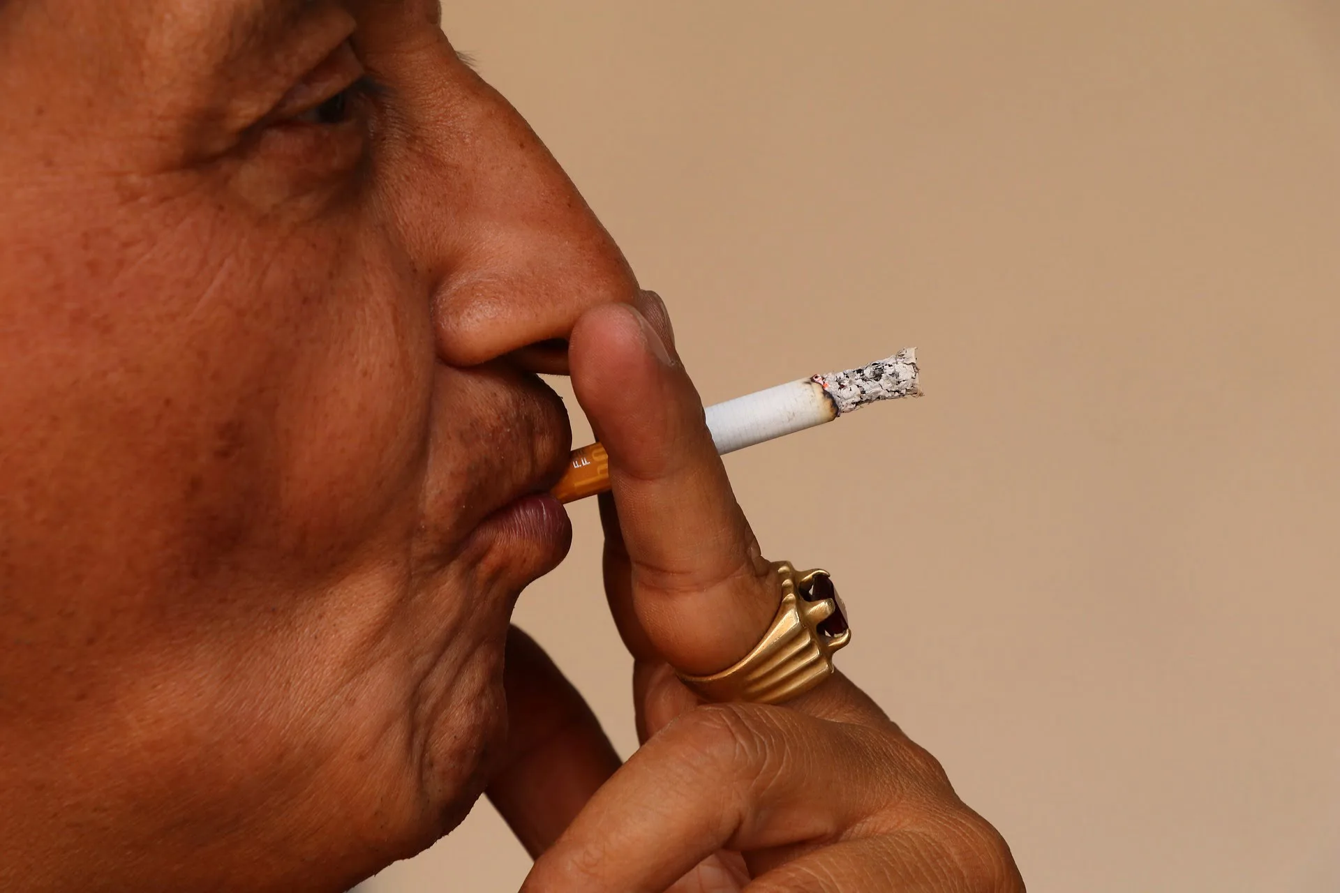 Lacra: Significado, Origen y Ejemplos de Uso en Diferentes Países