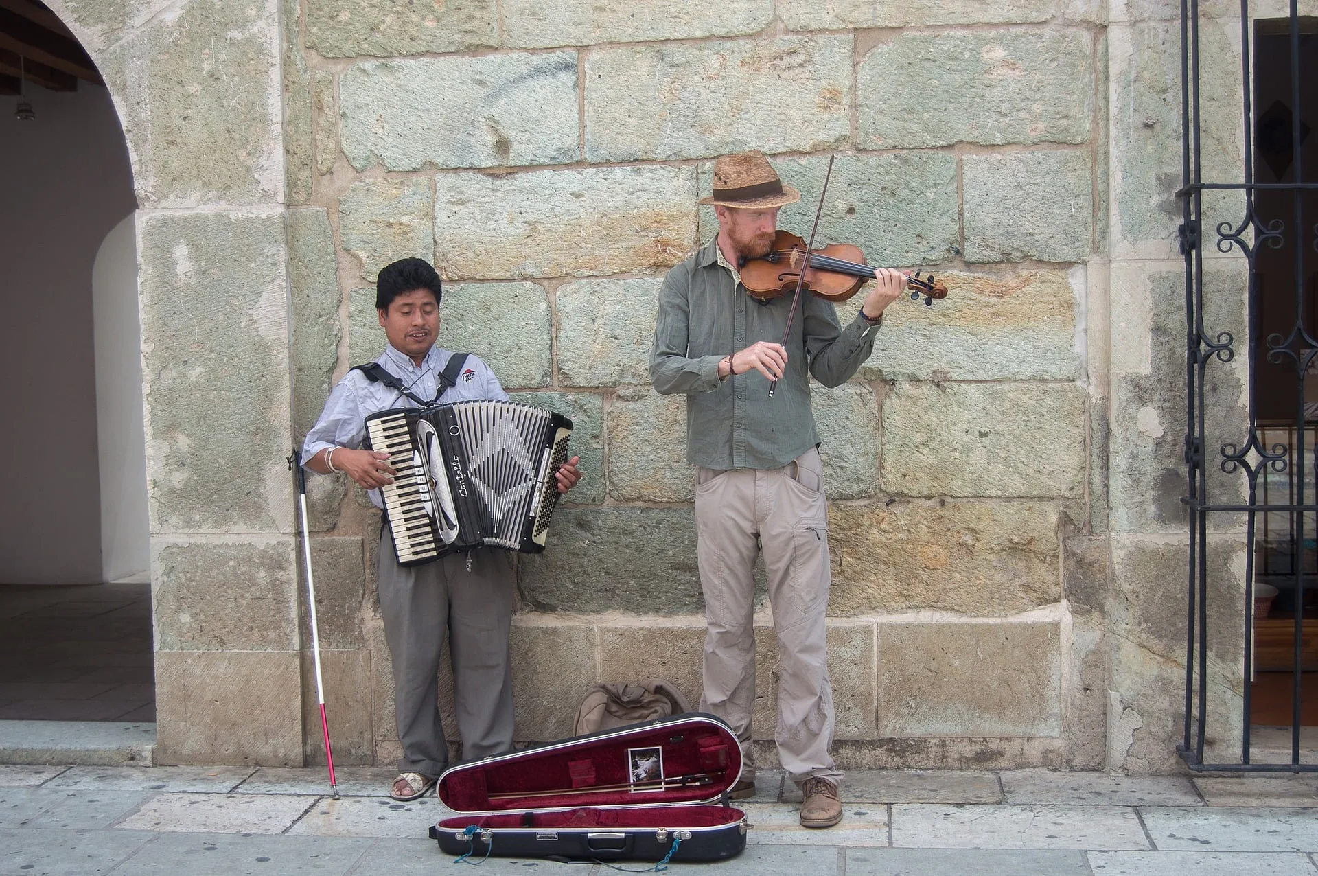 Duetos Musicales: Definición, Ejemplos y Tipos de Combinaciones